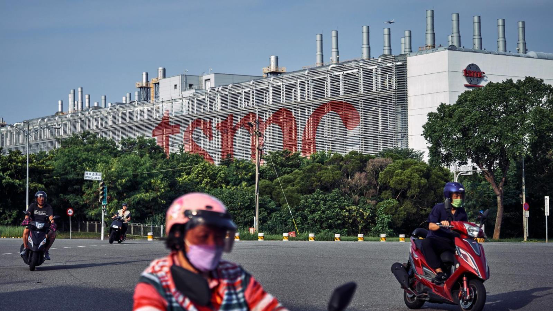 TSMC Capacity Flashing Red: Nvidia and Broadcom’s AI Chip Stocks Slide – Could Intel Benefit and ...